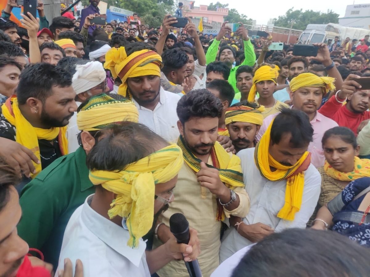 अजनार नदी के लिए हज़ारों आदिवासियों ने किया प्रदर्शन - Desh Gaon